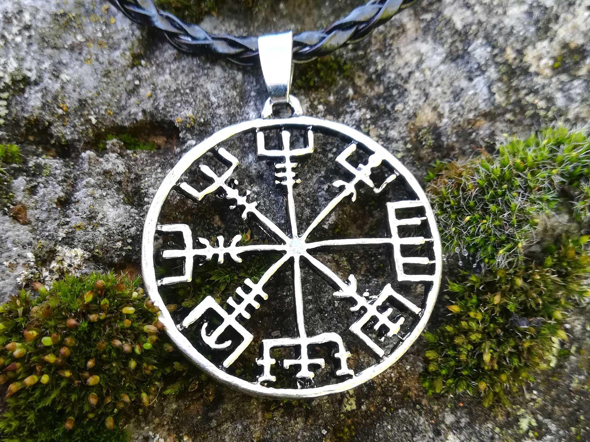 Wikinger Kompass kaufen• Bedeutung der Vegvísir Kette